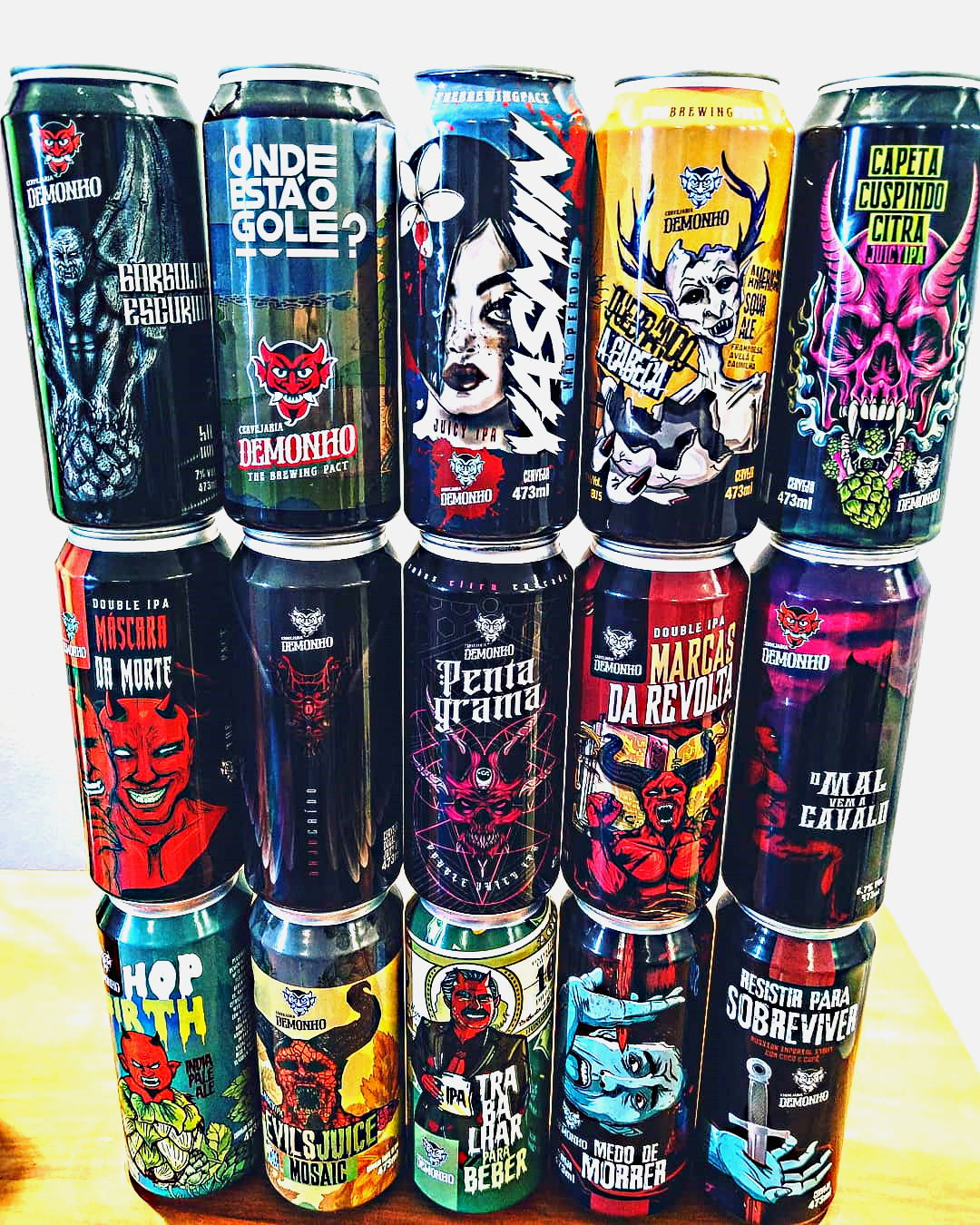 IPAS DA DEMONHO CONQUISTAM MEDALHAS - Mesa de bar