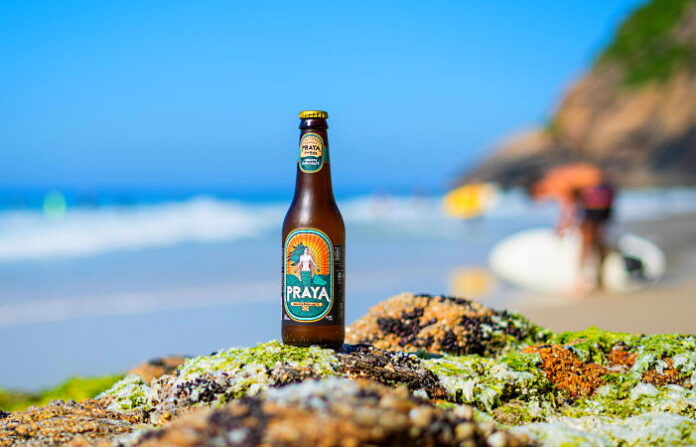 CERVEJA PRAYA LANÇA VERSÃO LAGER - Mesa de bar