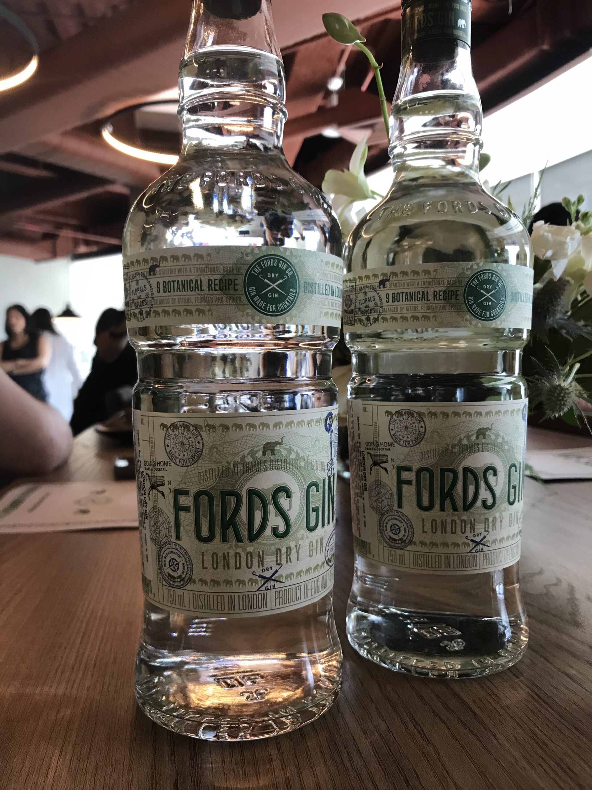 BROWN-FORMAN APRESENTA O FORDS GIN - Mesa de bar
