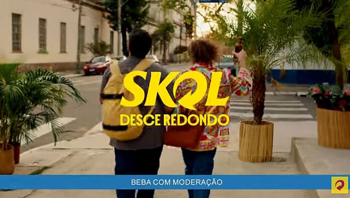 SKOL LANÇA NOVA CAMPANHA BEM-HUMORADA - Mesa de bar