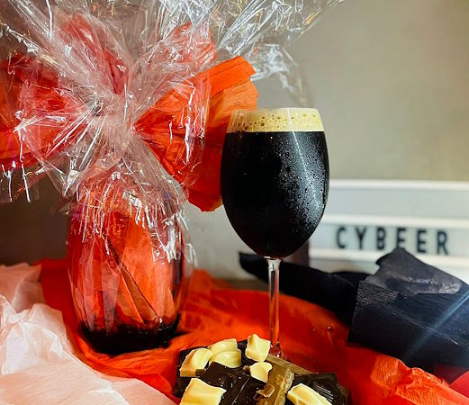 CYBEER LAB PRODUZ STOUT COM CHOCOLATE PARA A PÁSCOA - Mesa de bar